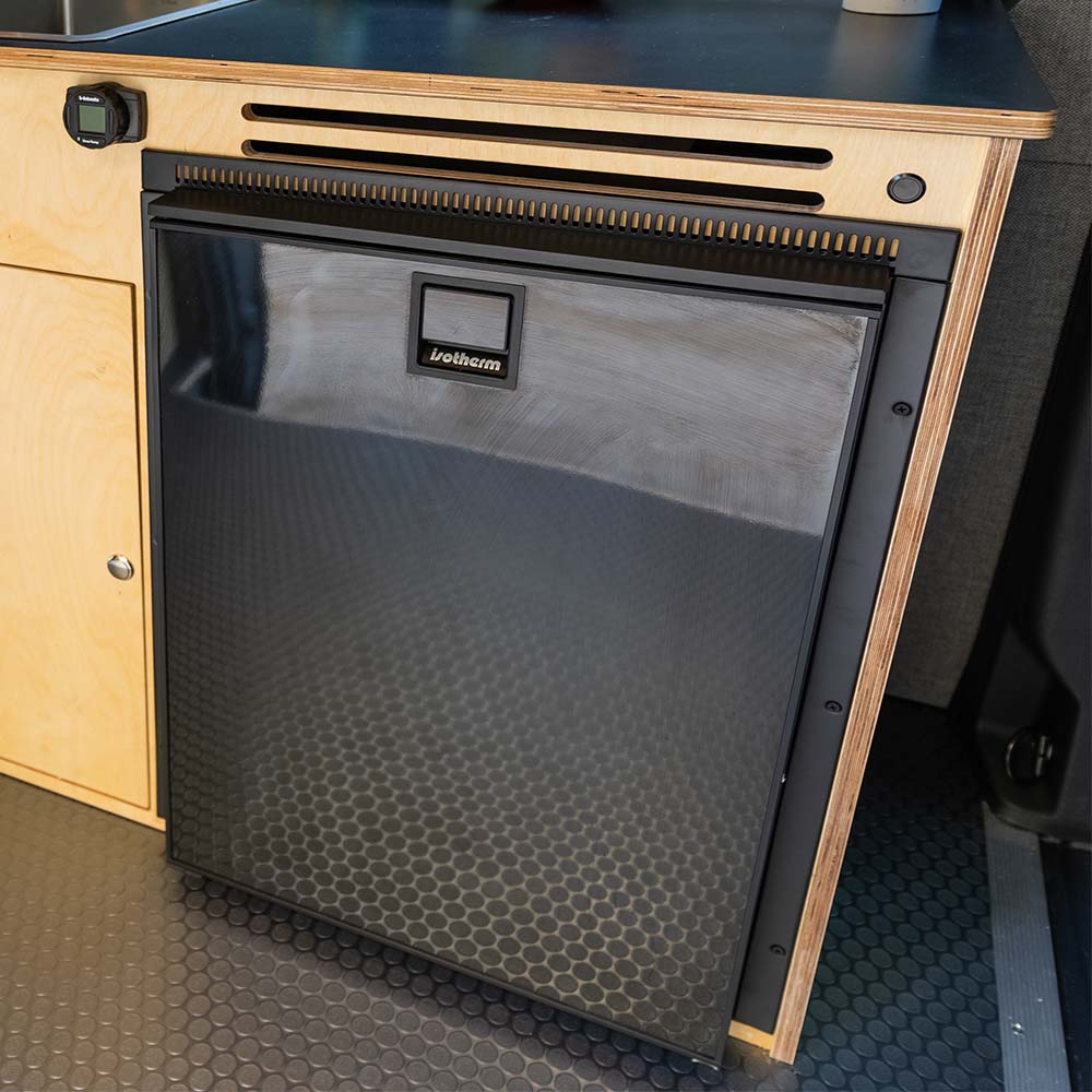 Isotherm Cruise 130 Fridge – Energy-Efficient, 12/24V Compressor ...